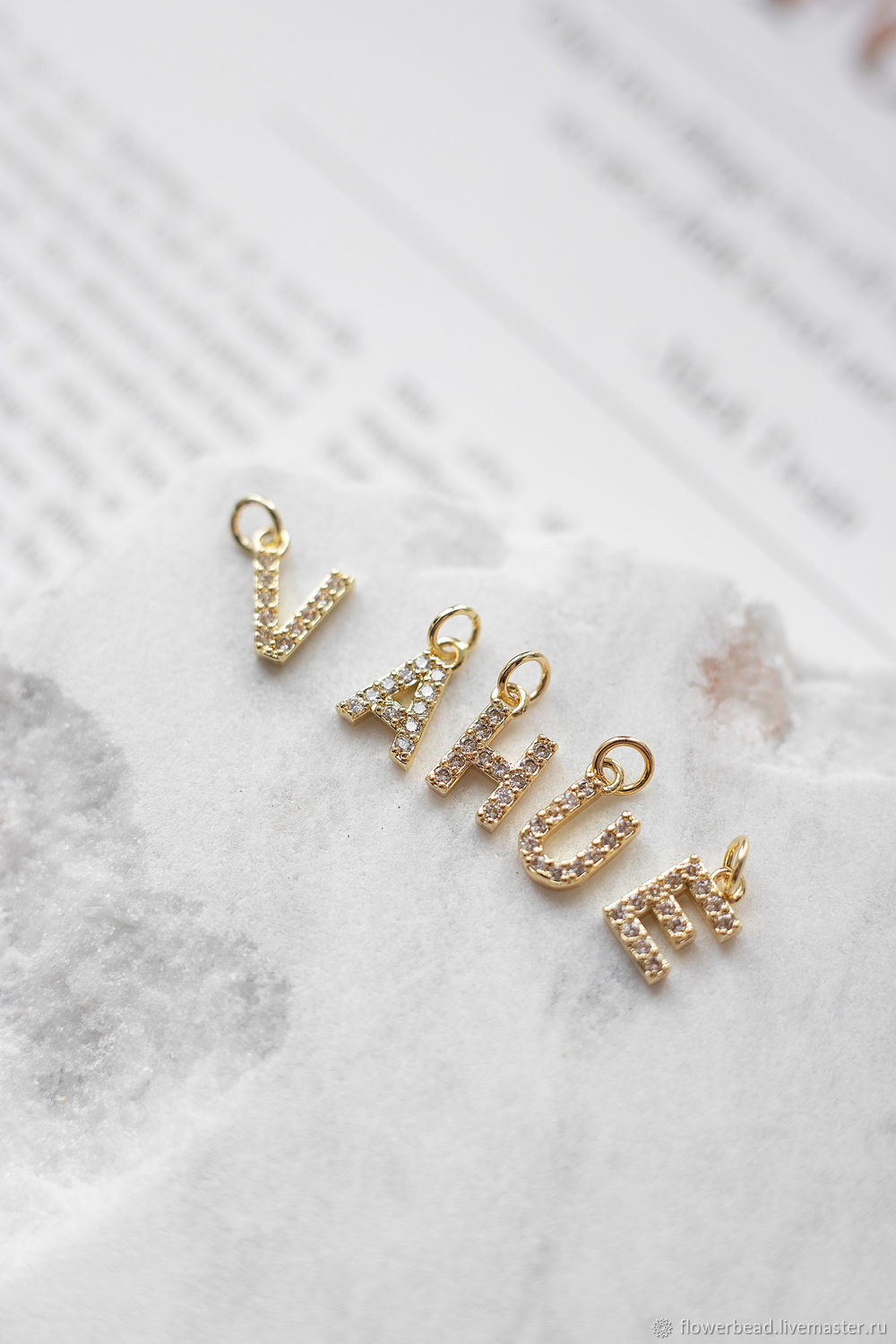 Набор букв с фианитами VAHUE, золото, (5 подвесок) купить в интернет-магазине Ярмарка Мастеров ...