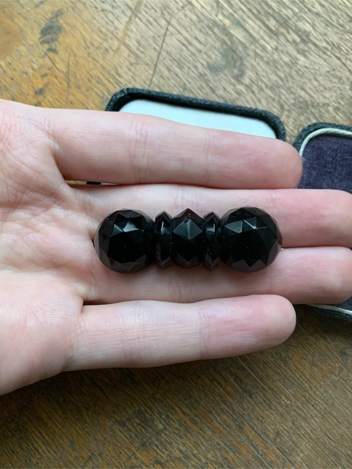 Винтаж: Антикварная брошь из Whitby Jet XIX века купить в интернет ...