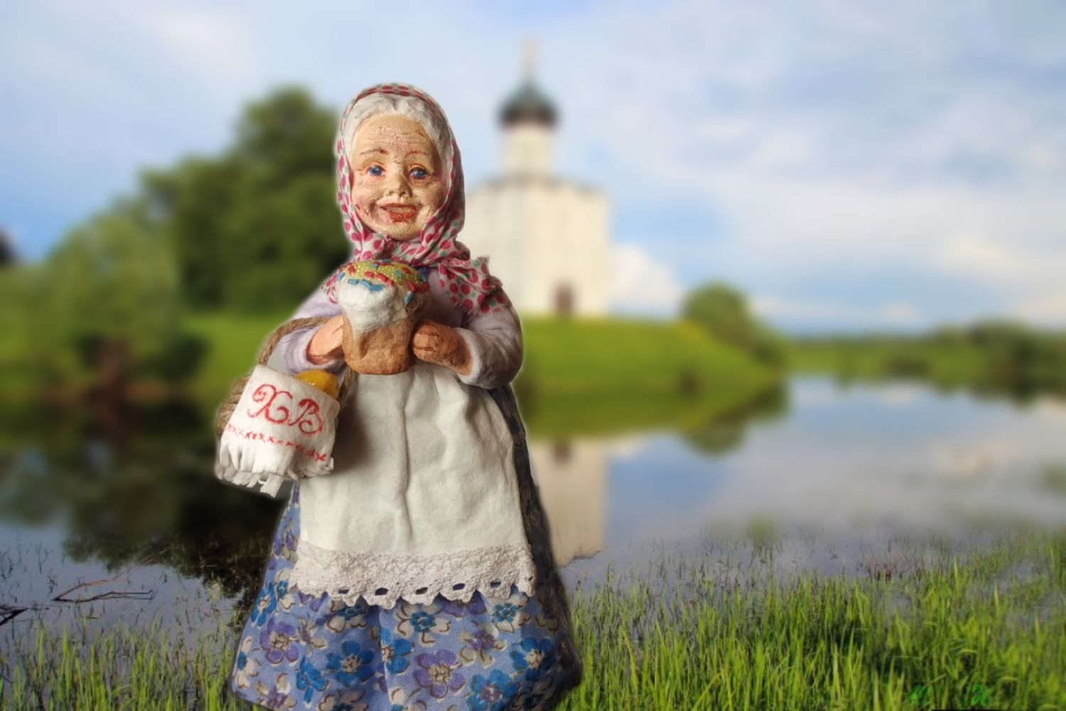 Ватная ёлочная игрушка. Бабушка с куличом. Подарок на пасху купить в ...