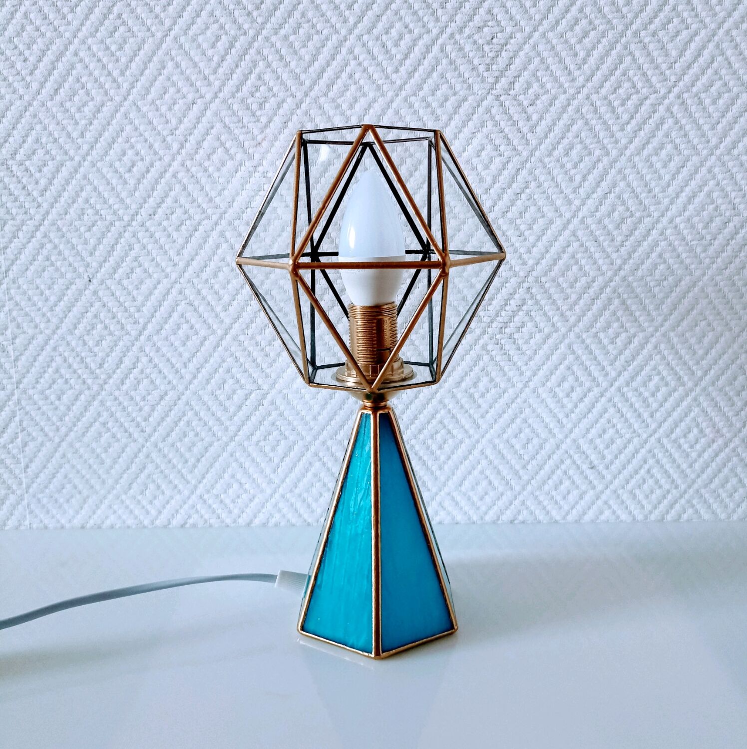 Настольный геометрический витражный светильник в современном стиле ...