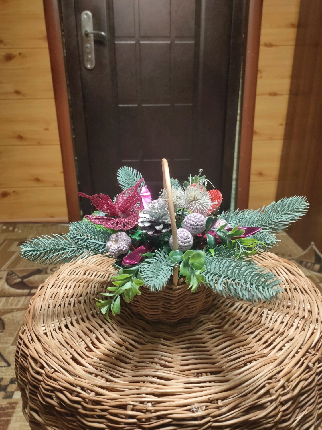 Новогодняя композиция в корзинке в интернет-магазине Ярмарка Мастеров ...