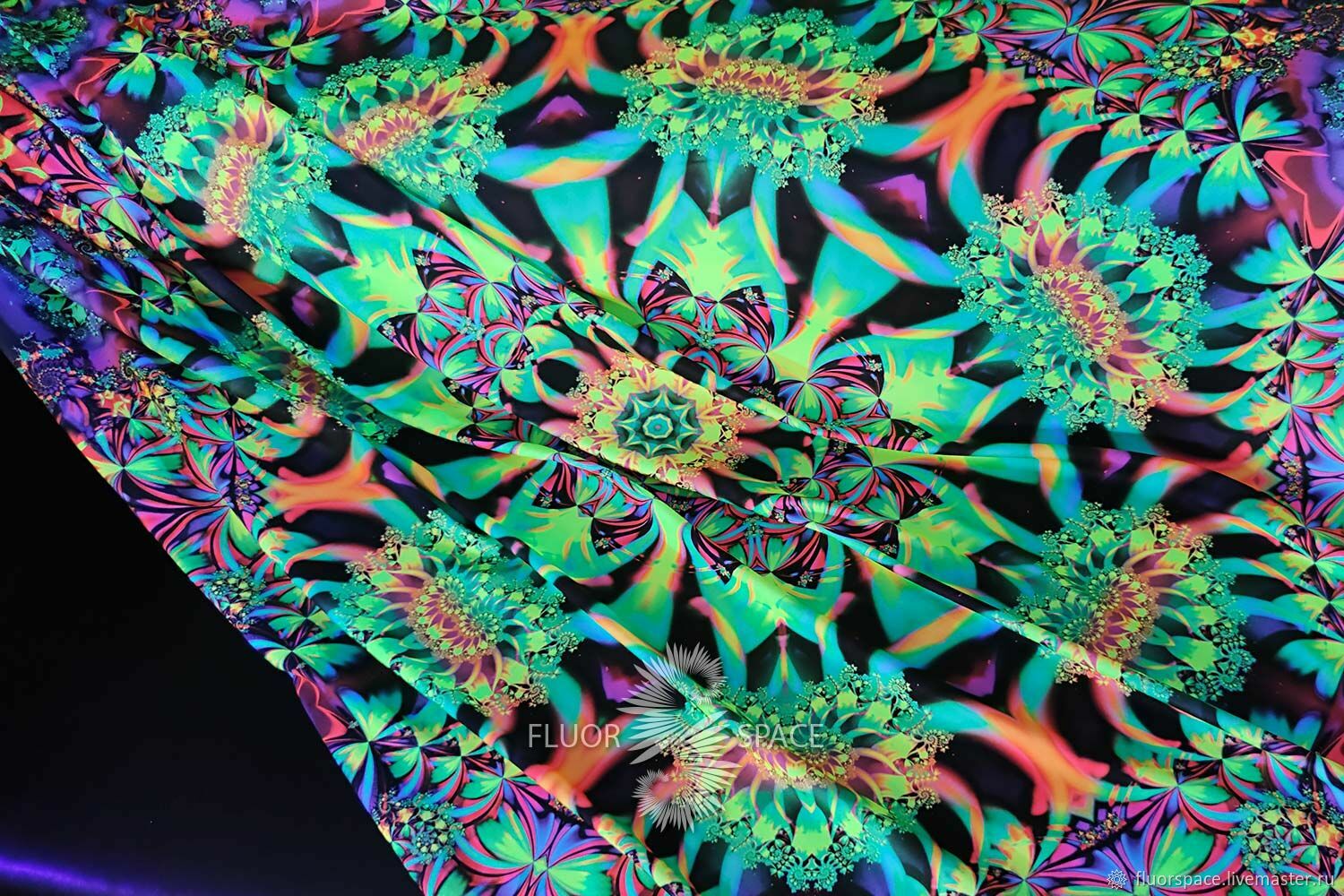 Плед флисовый «Fractal 13», флуоресцентный в интернет-магазине Ярмарка Мастеров по цене 3790 ...