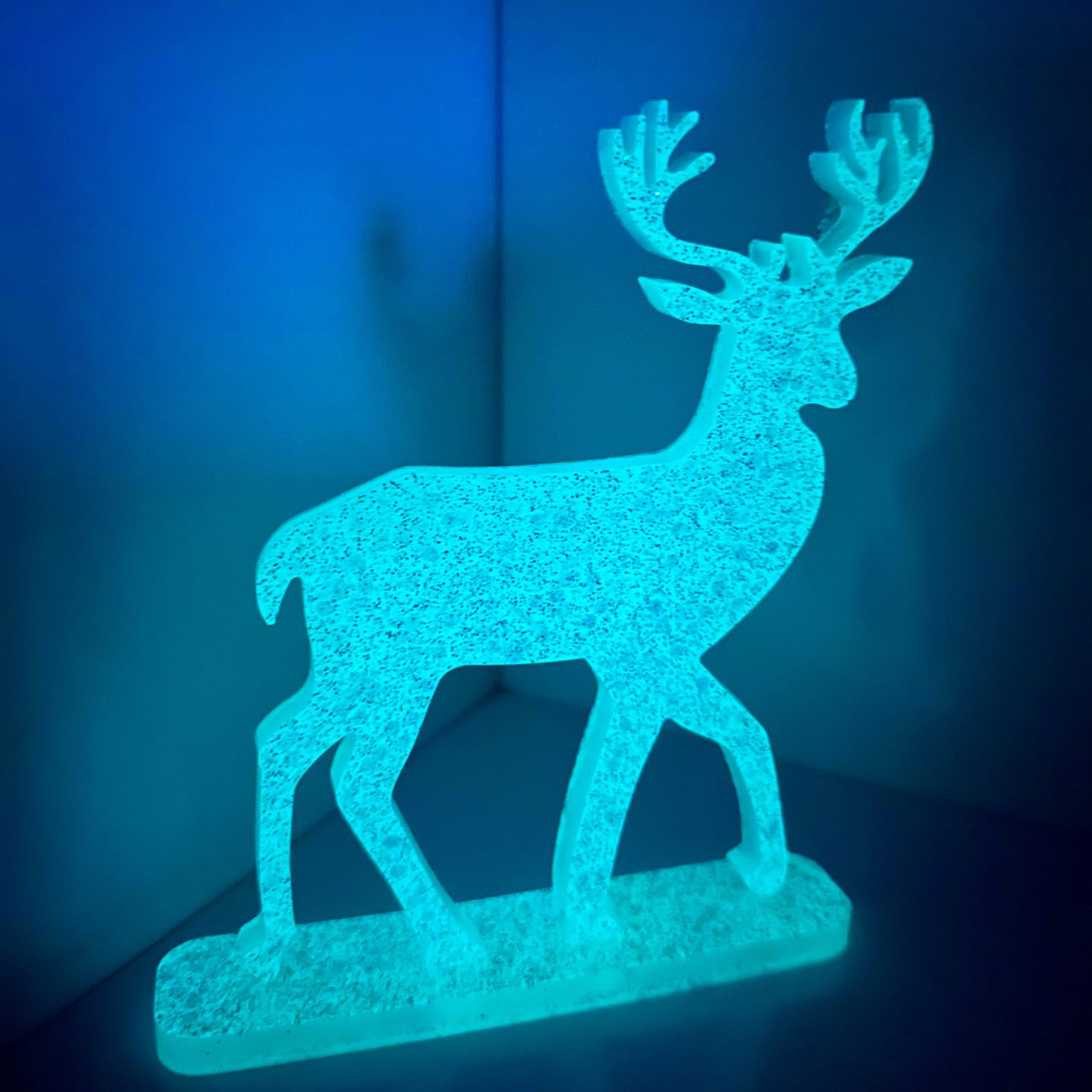 Новогодний олень светится в темноте в интернет-магазине Ярмарка ...