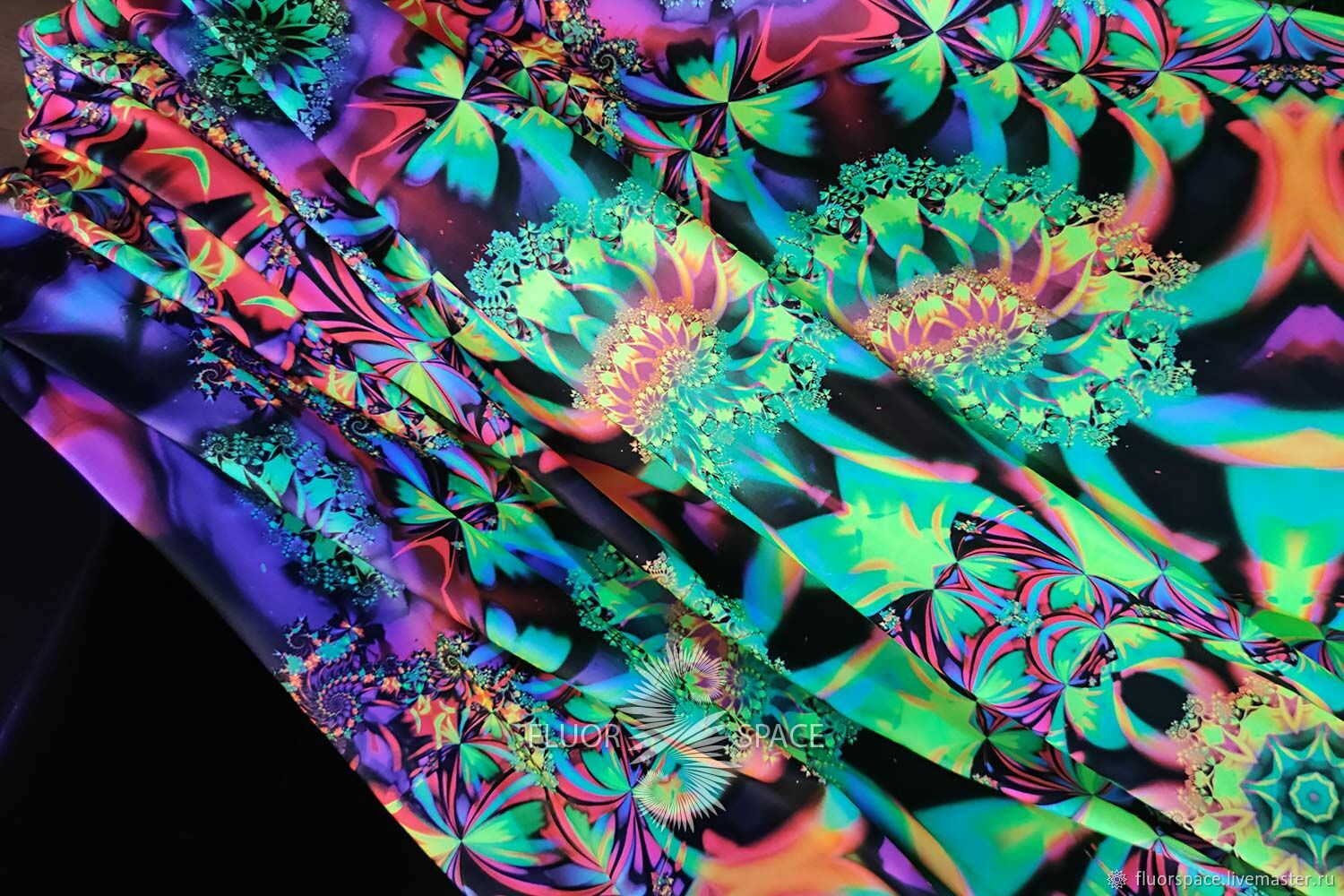 Плед флисовый «Fractal 13», флуоресцентный в интернет-магазине Ярмарка Мастеров по цене 3790 ...