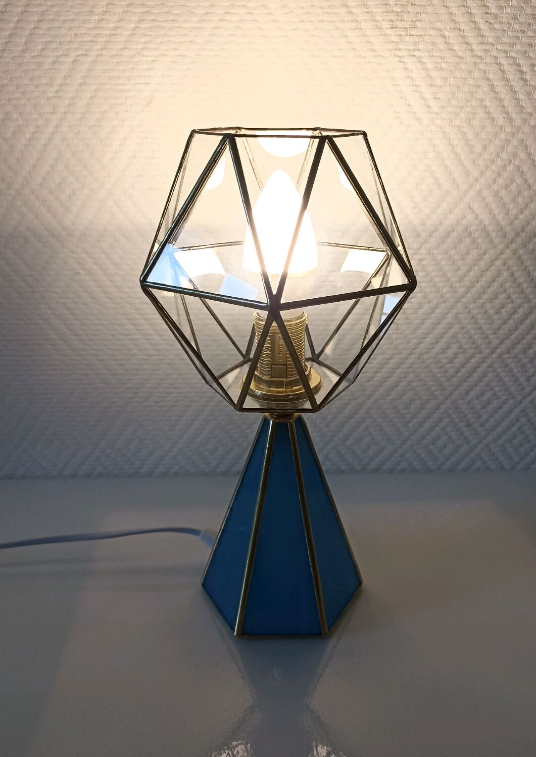 Настольный геометрический витражный светильник в современном стиле ...