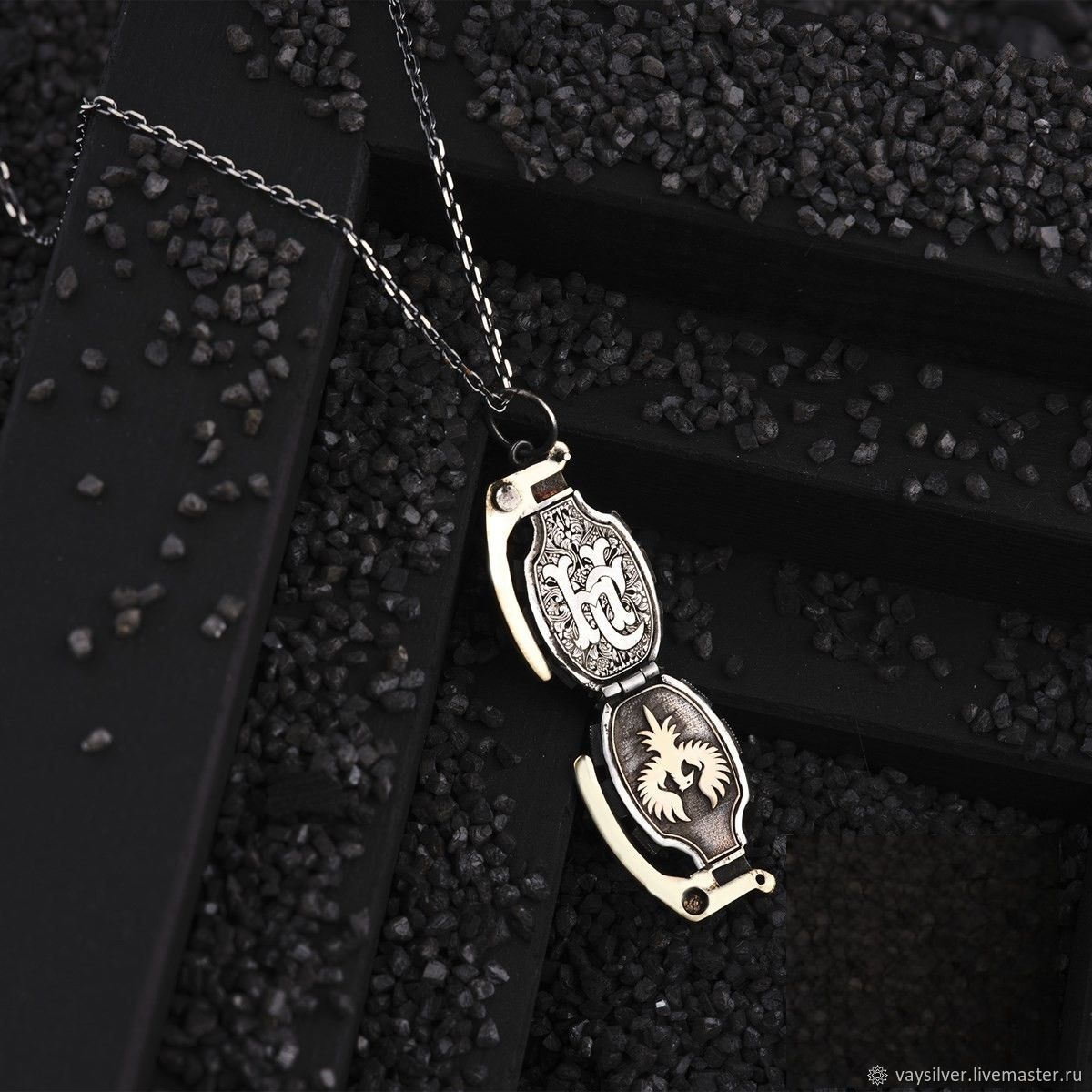 Серебряный медальон-подвеска граната с внутренней гравировкой на заказ ...