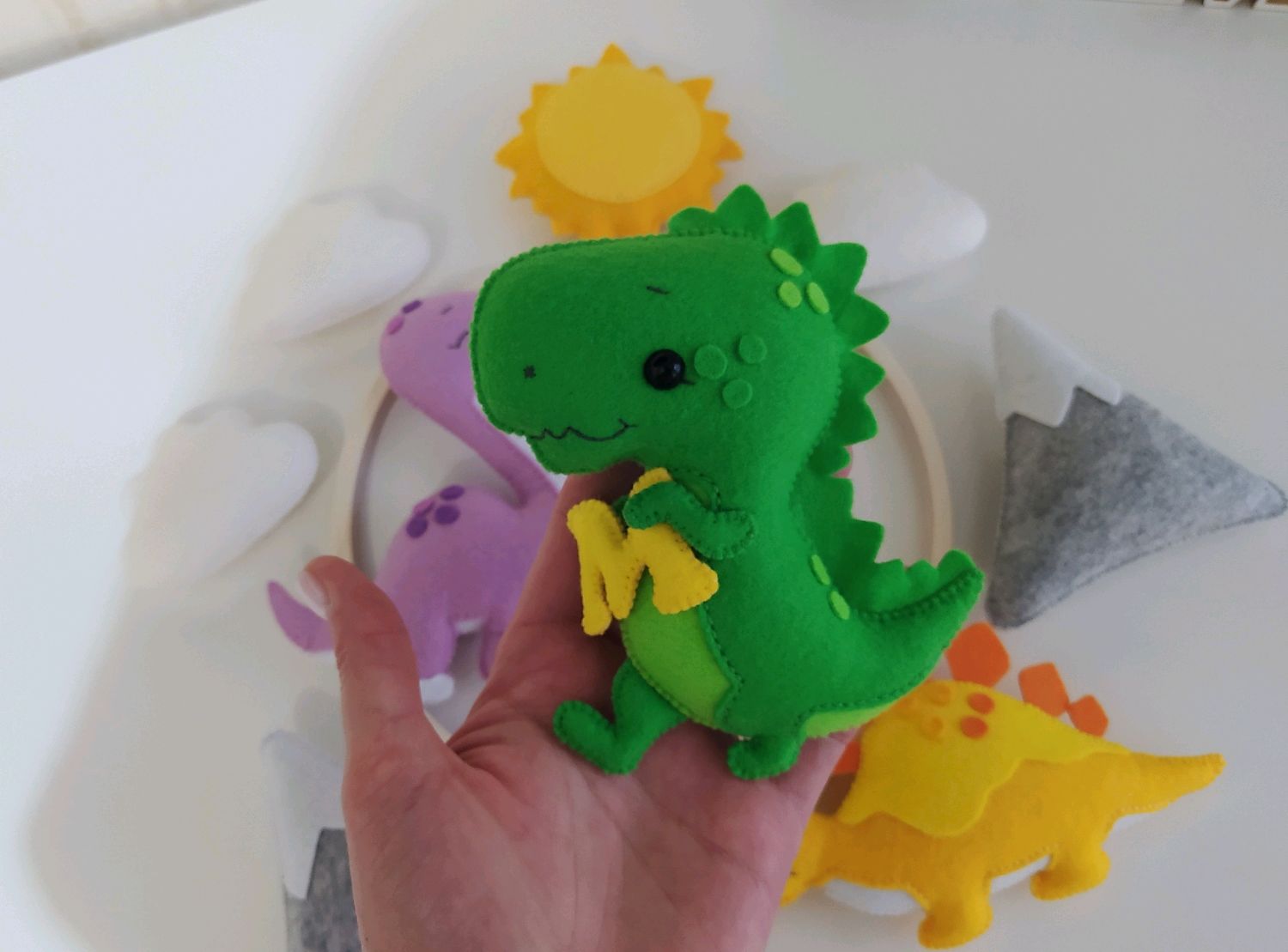 Мобиль из фетра! Динозавры! Мобиль на кроватку! Именной мобиль! в ...