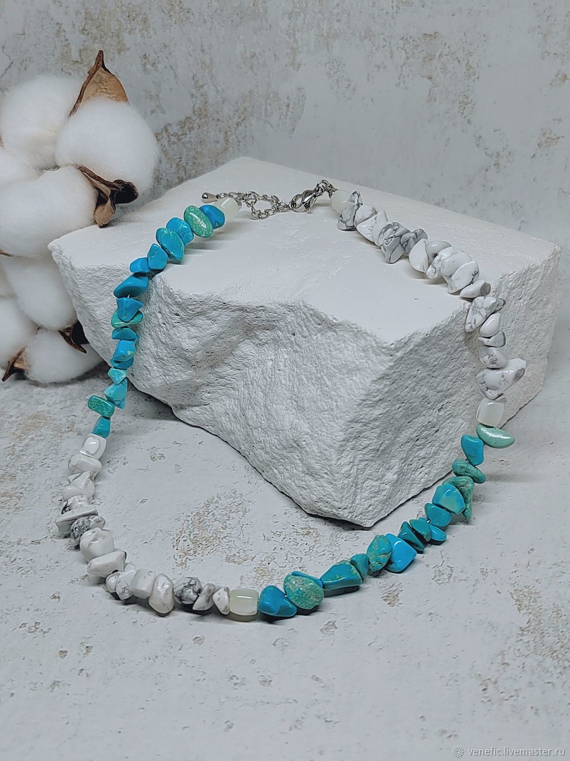 Чокер с вставкой из кахолонга, говлита (имит. бирюзы) / 33-38см в ...