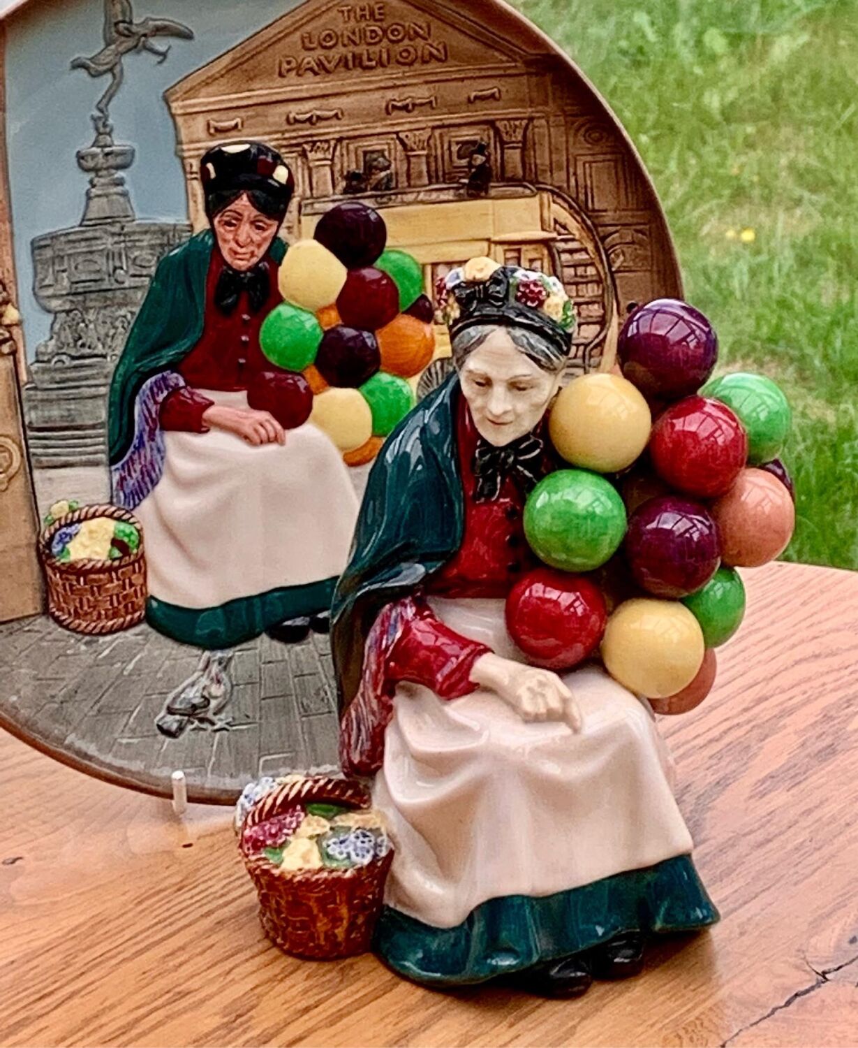 Винтаж: Антикварная статуэтка “The Old Ballon Seller”. Royal Doulton ...