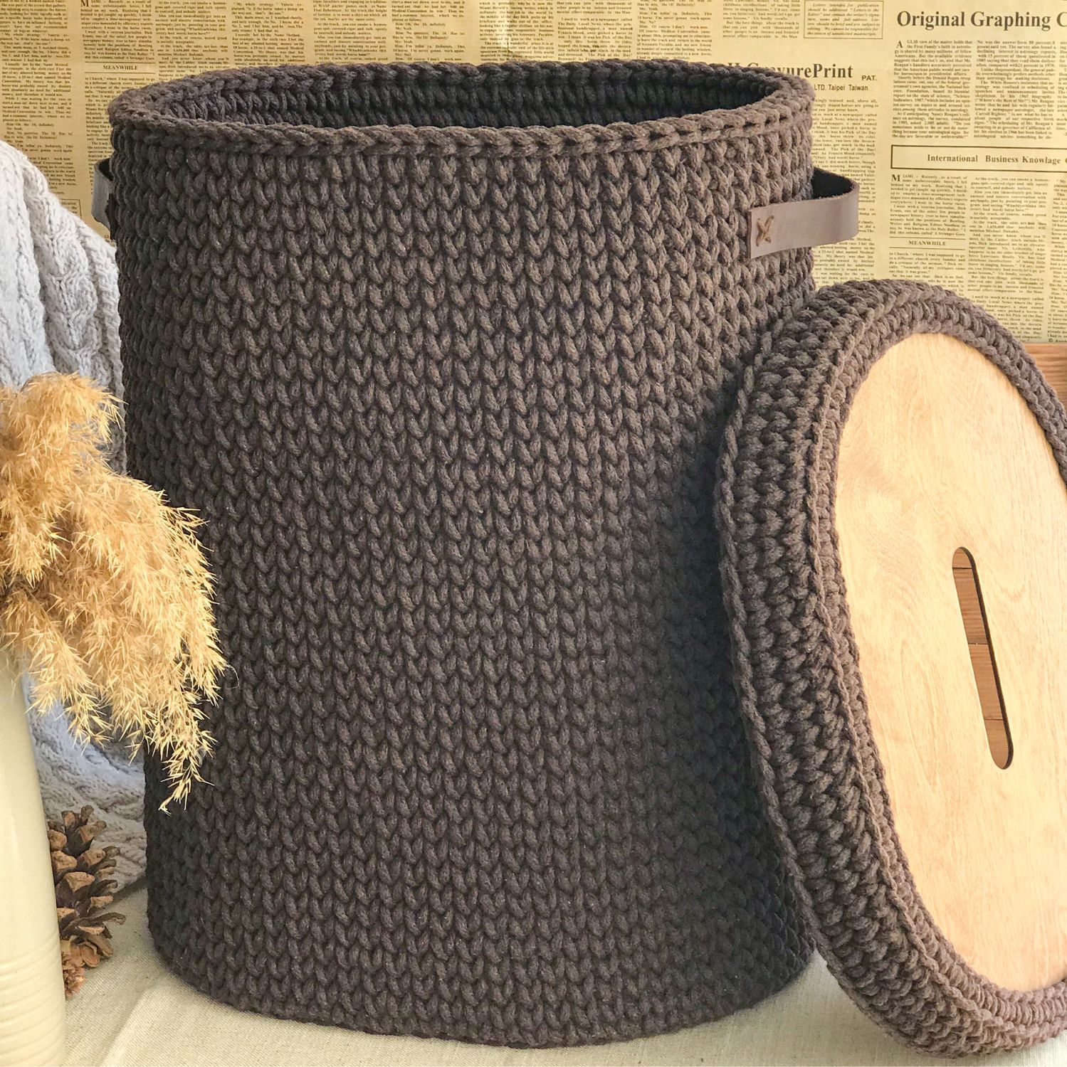 Большая корзина с кожаными ручками и крышкой на заказ в интернет магазине Ярмарка Мастеров по