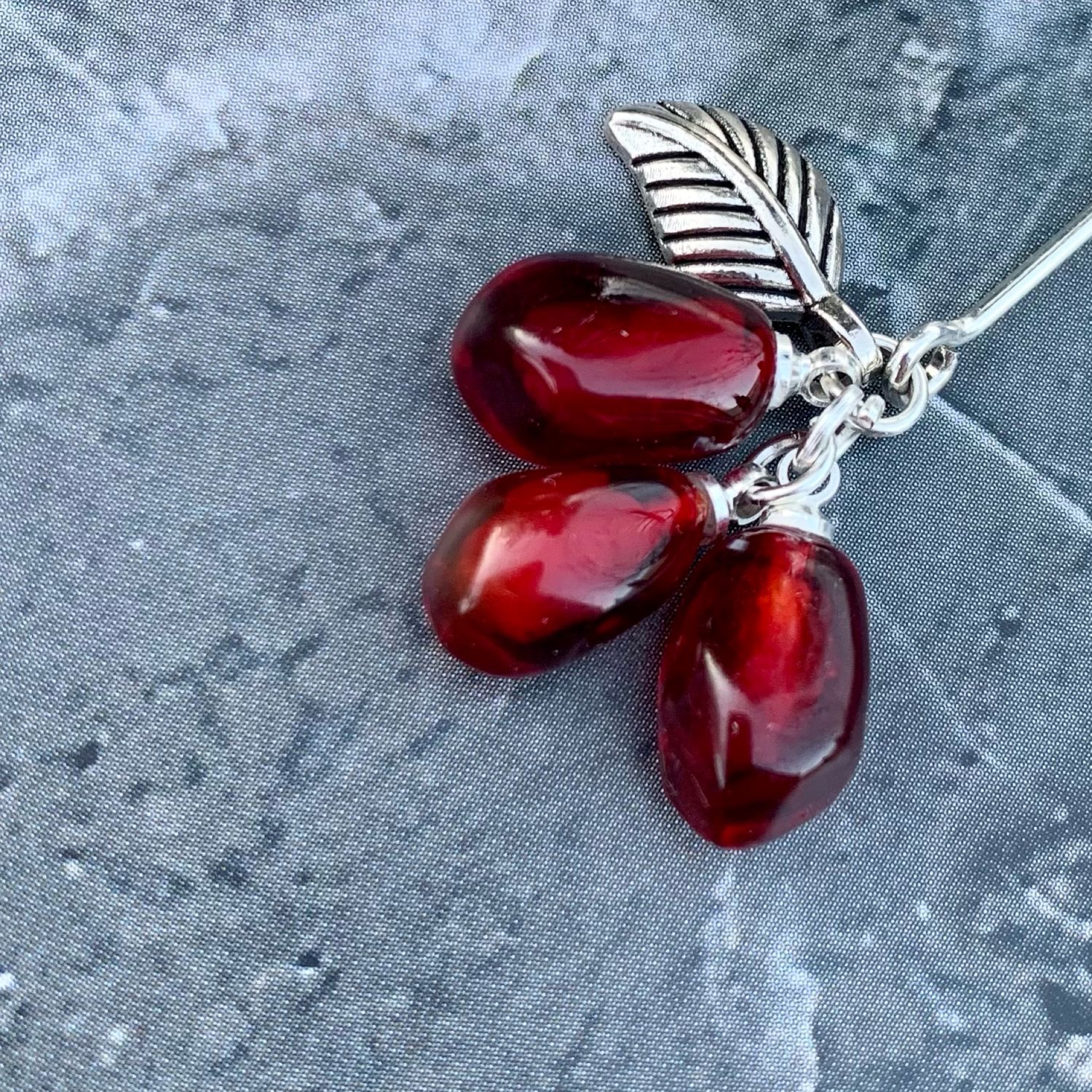 Брошь-игла ТРИ ГРАНАТА в интернет-магазине Ярмарка Мастеров по цене ...