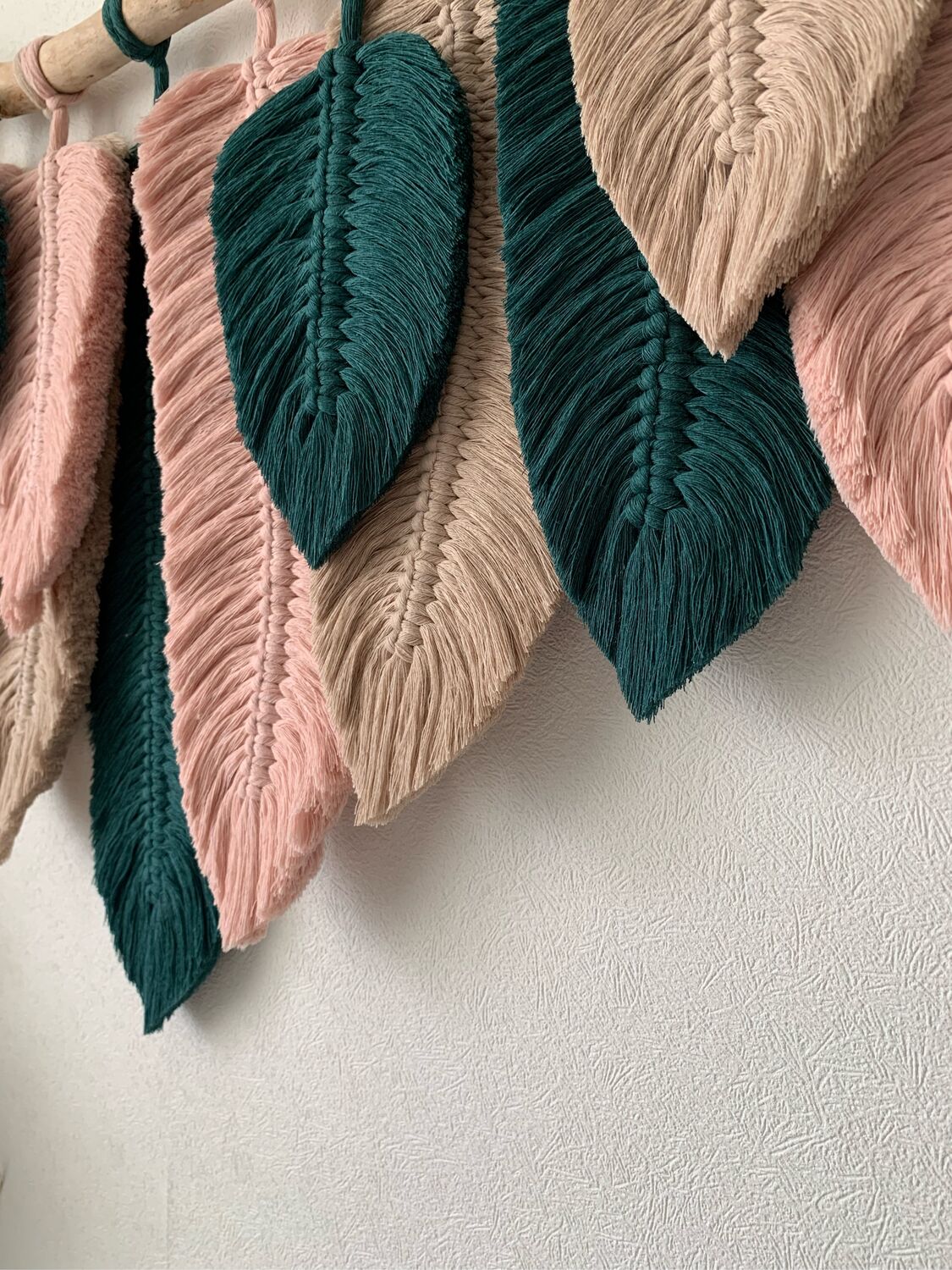 Макраме панно с розовыми и зелёными листьями в интернет-магазине ...