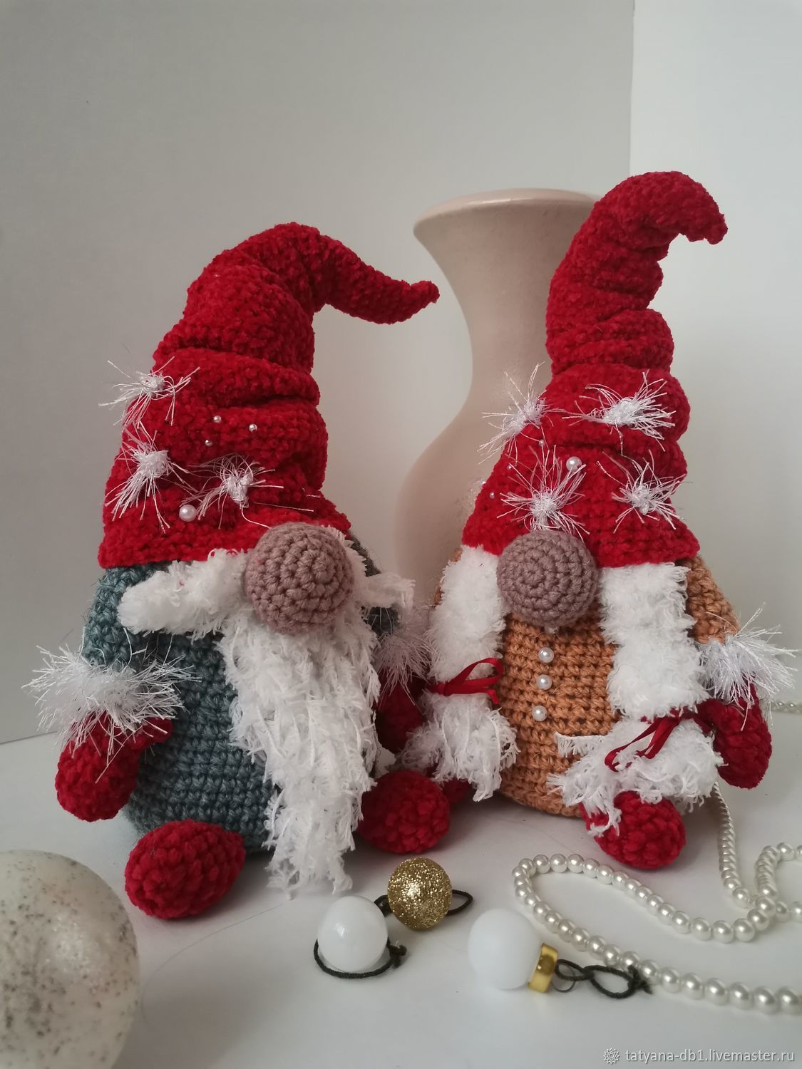 Вязаные куклы Новогодние скандинавские гномы Влюбленная парочка в ...