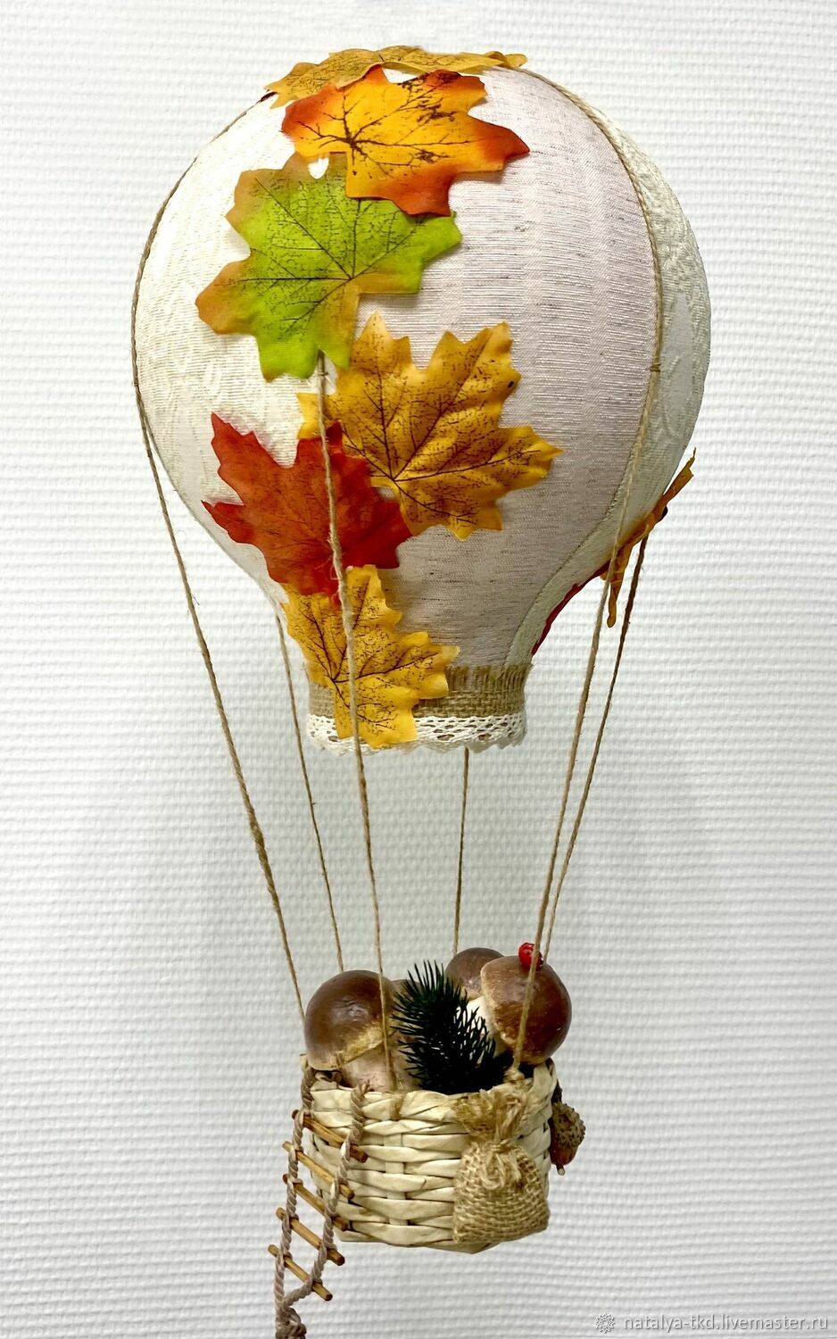 Воздушный шар с плетённой корзиной Осень с Грибами и Листьями. в ...