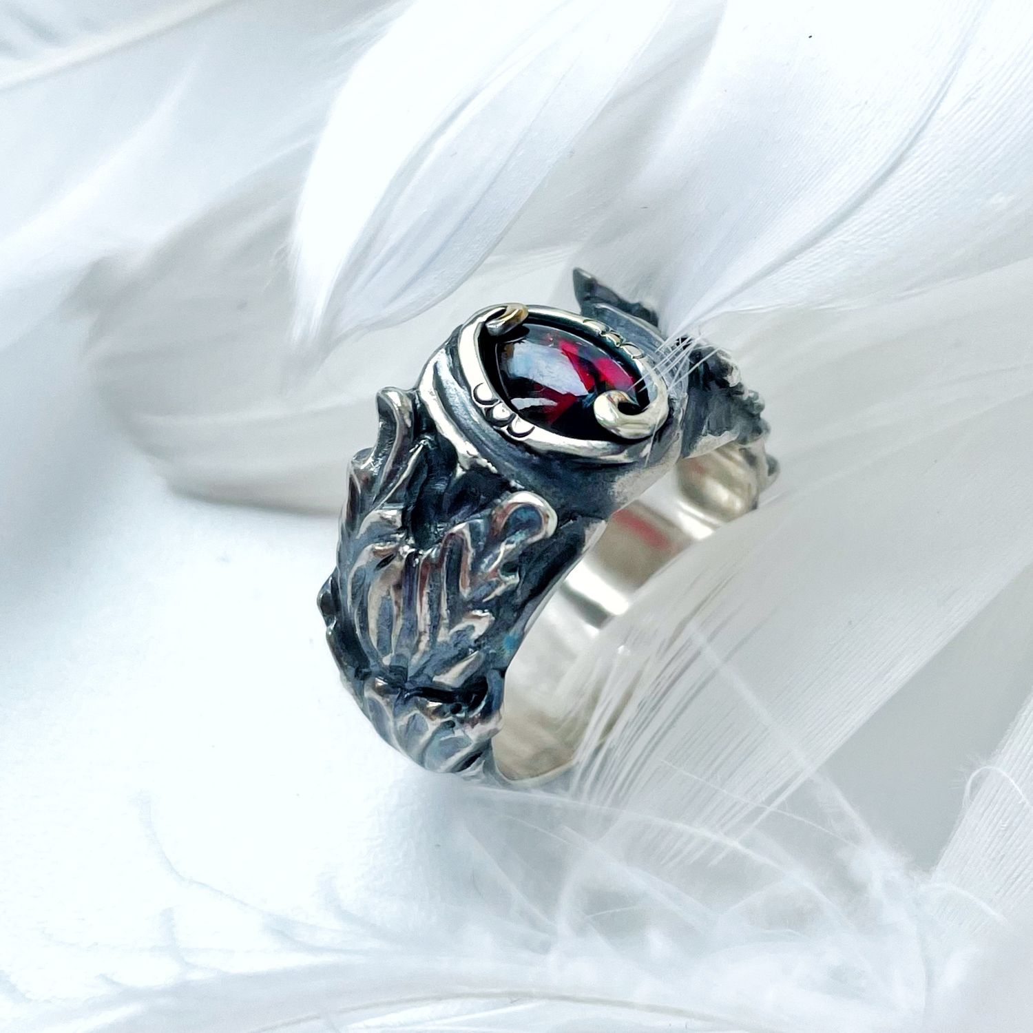 Перстень из серебра необычный красивый с гранатом на заказ в интернет ...