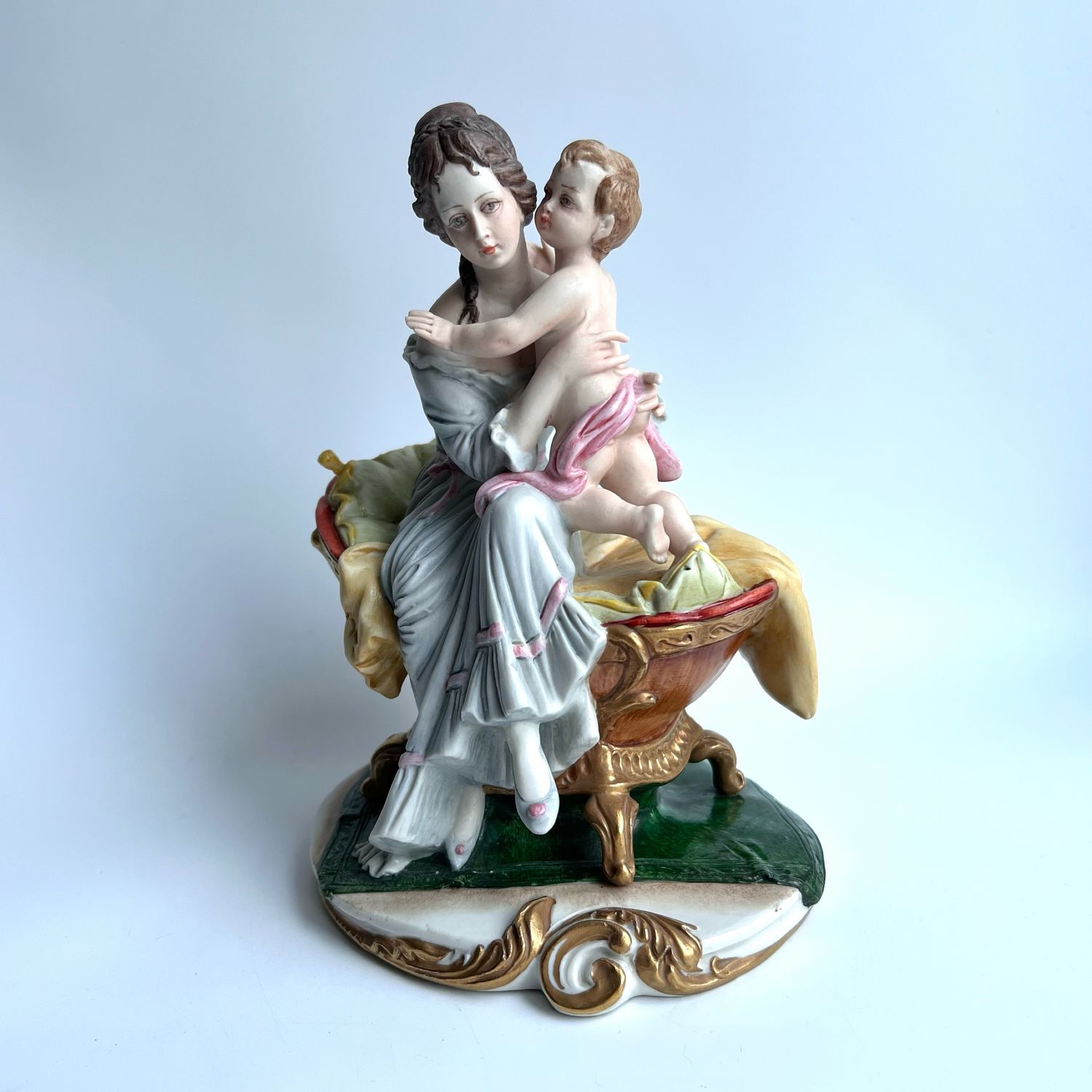 Винтаж: Capodimonte. Красивая и нежная статуэтка женщины с младенцем ...