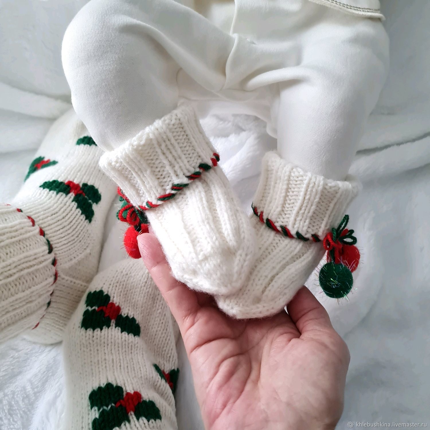 Носки вязаные. Новогодние вязаные носочки для мамы и малыша в интернет ...