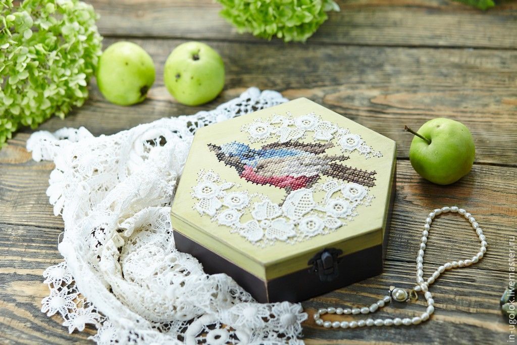 Шкатулка с вышивкой по дереву "Поющая в кружевах" купить в интернет ...